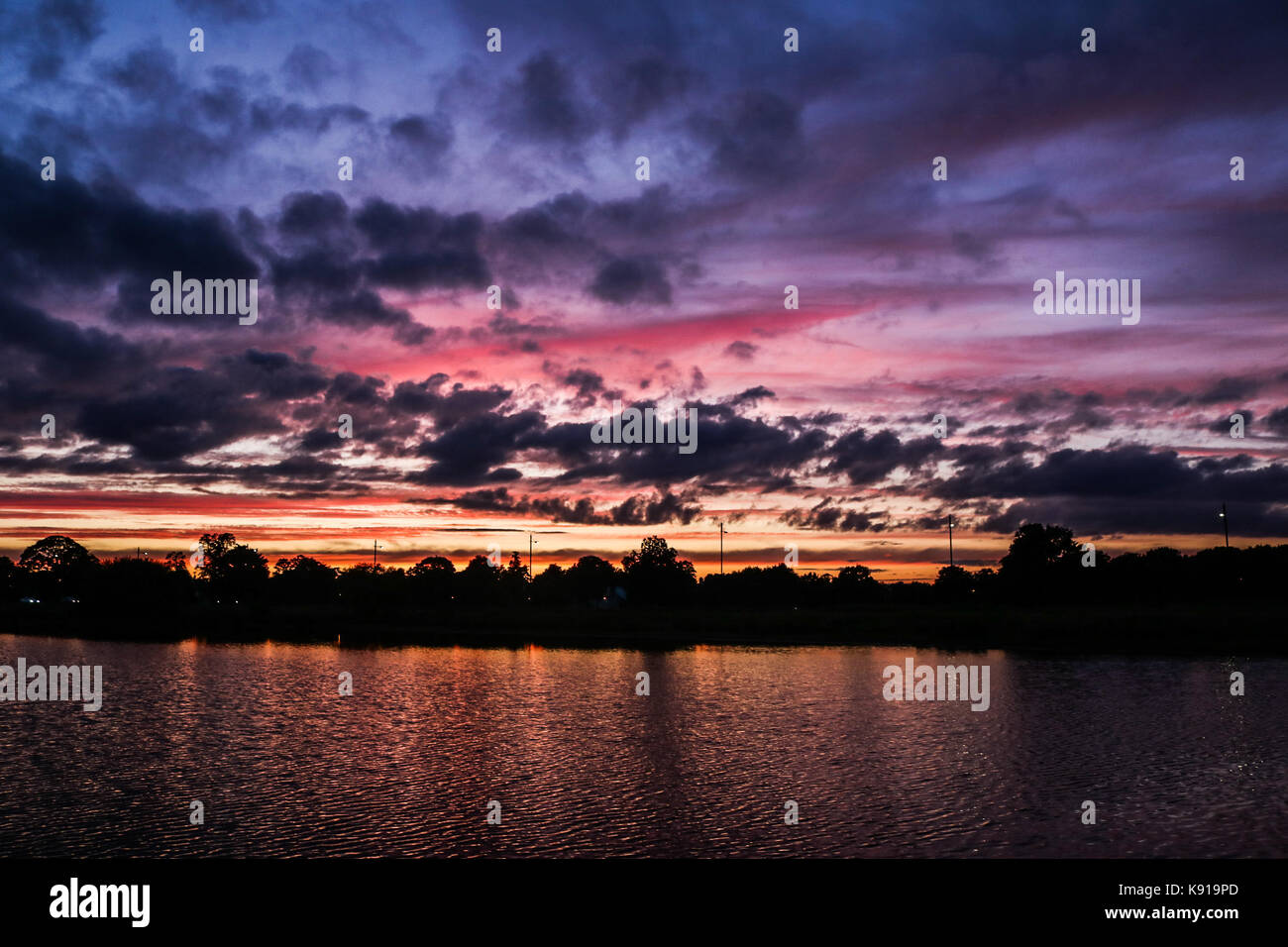 London, UK. 21st Sep, 2017. A Lovely sunset on the last official day of ...