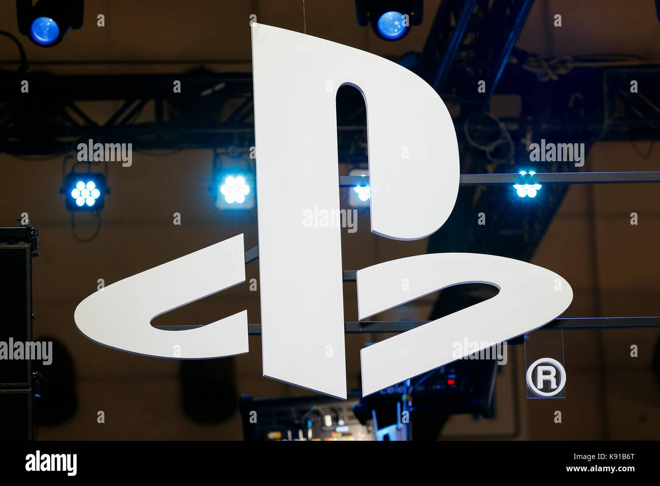 Playstation logo game logo hi-res stock photography and images - Alamy