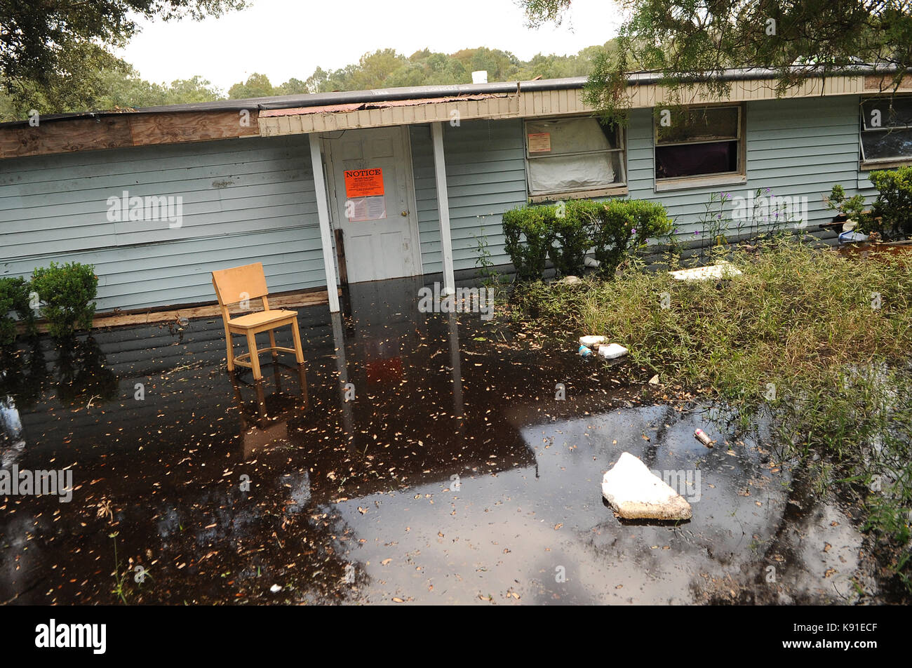 Mobile homes damaged by hurricane hi-res stock photography and images ...