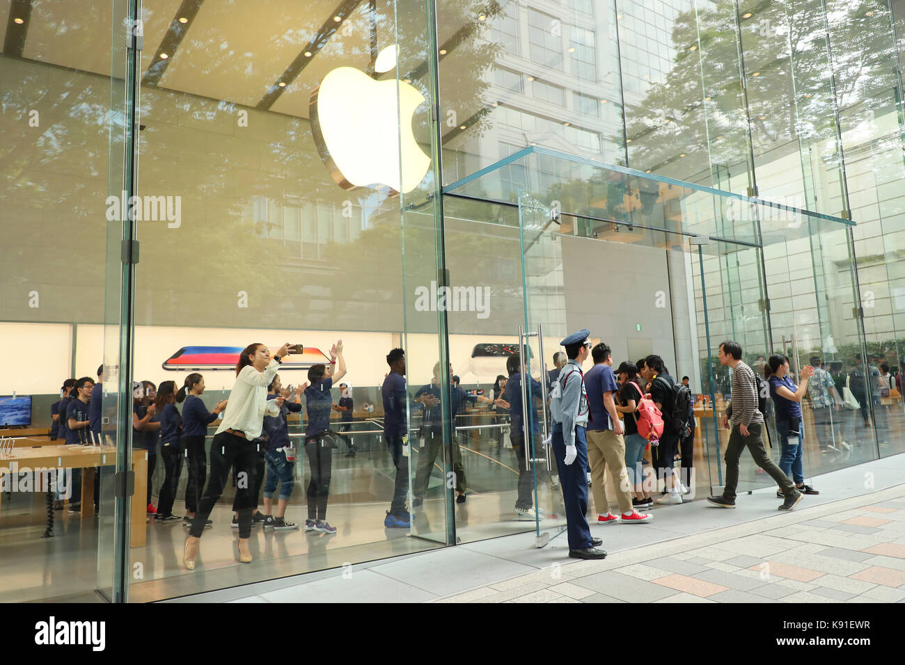 Shoppers enter the Apple Store in Tokyo's Omotesando shopping district ...