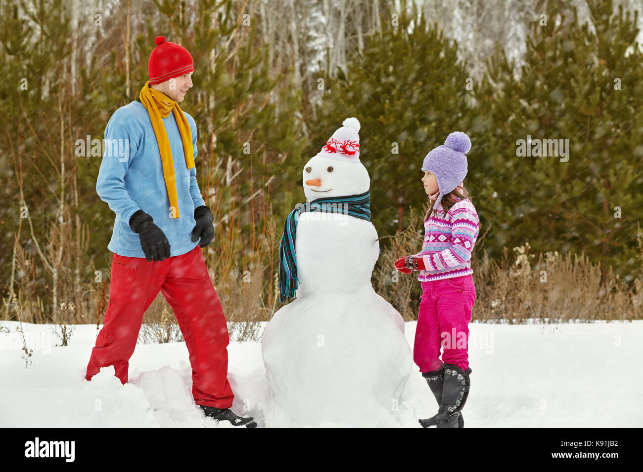 Snowman dad hi-res stock photography and images - Alamy