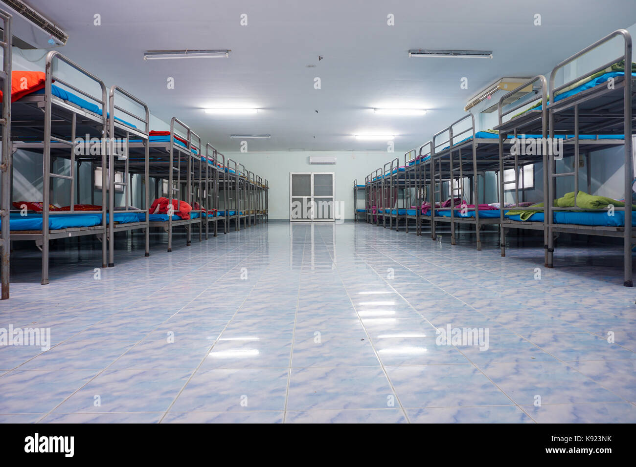 Army bunk beds hi-res stock photography and images - Alamy