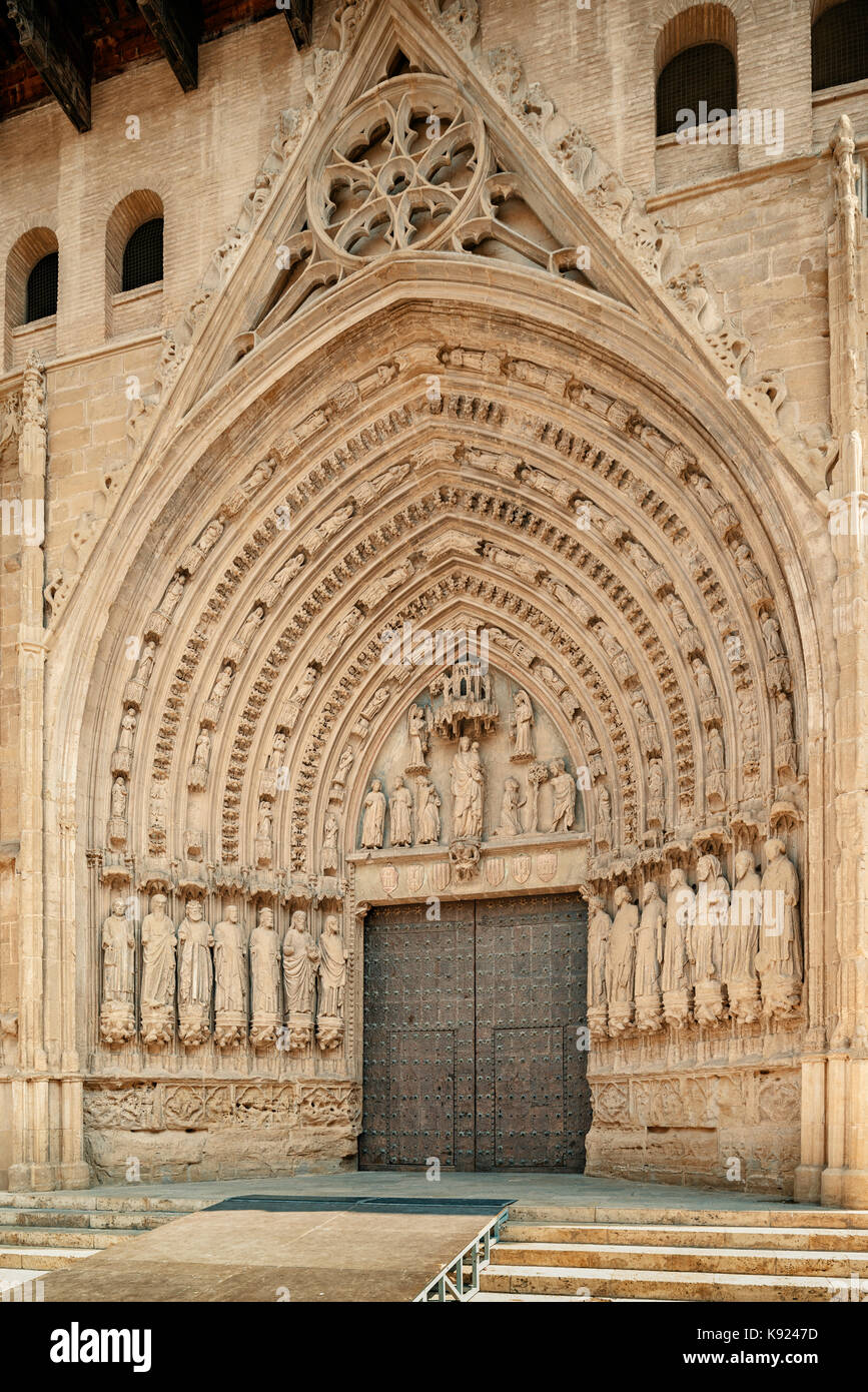 Aragon door hi-res stock photography and images - Alamy