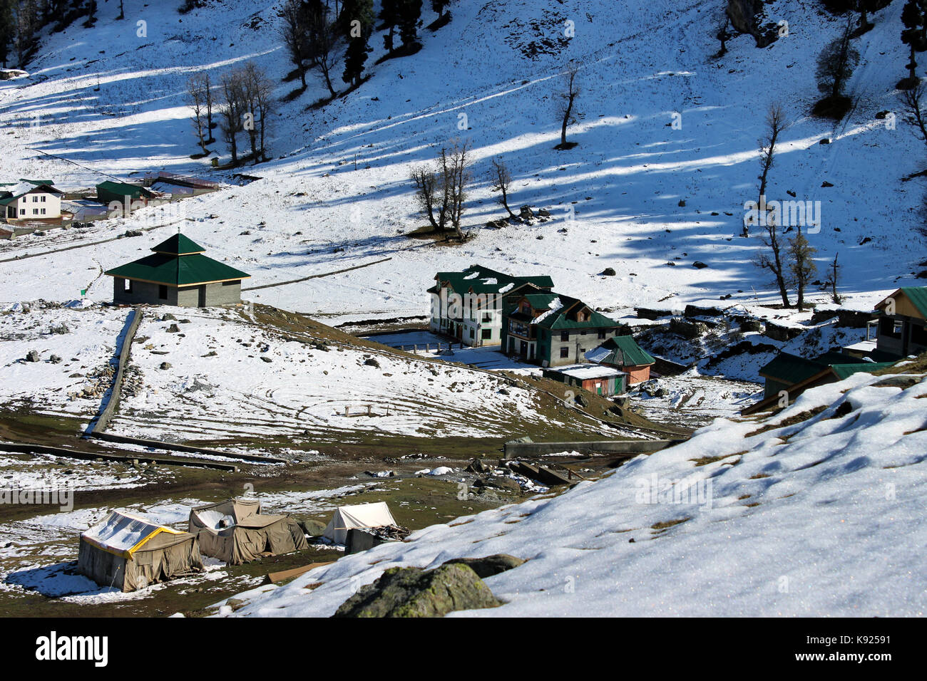 Winter snow mountain valley, Sonmarg in Kashmir, India Stock Photo - Alamy