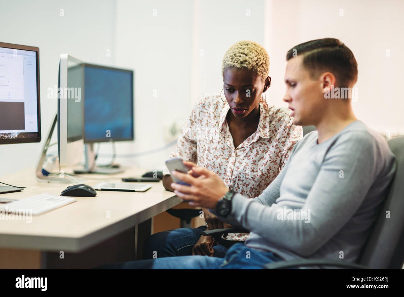 Team engineers working in data hi-res stock photography and images - Alamy