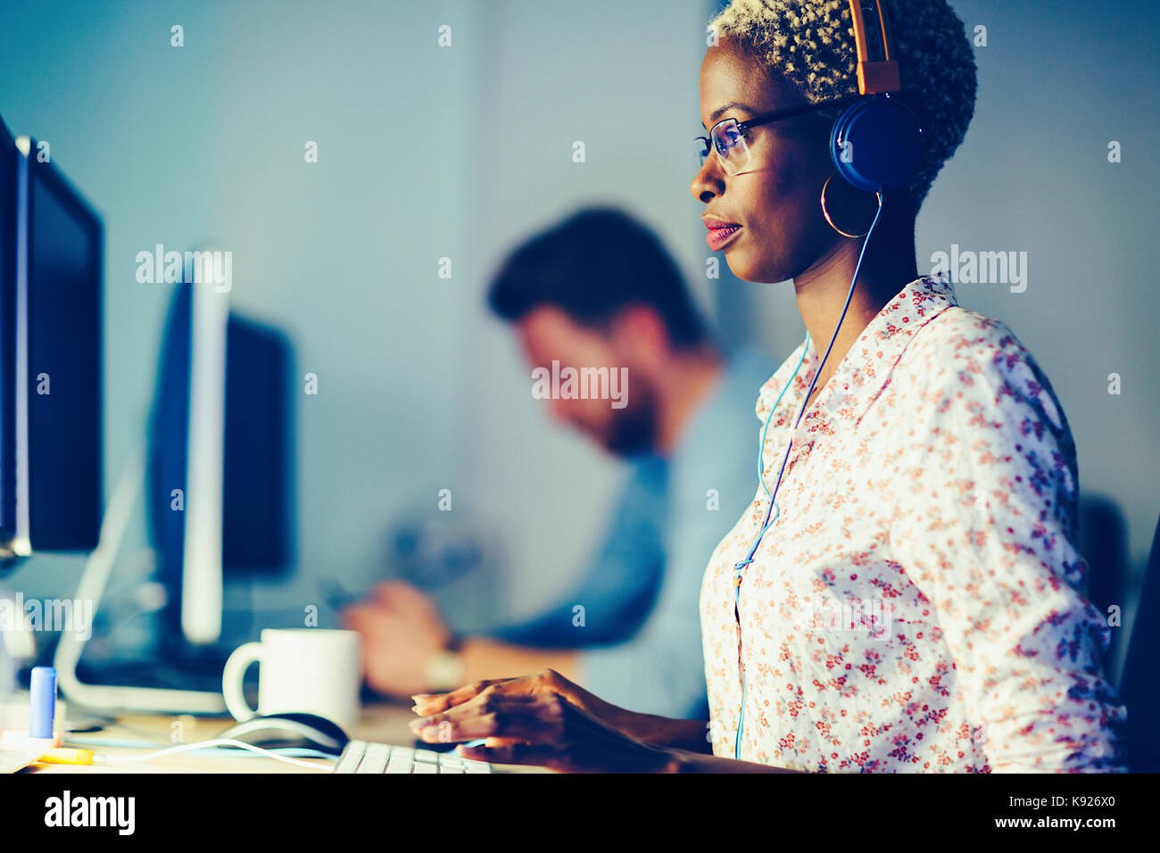 Software developer female hi-res stock photography and images - Alamy