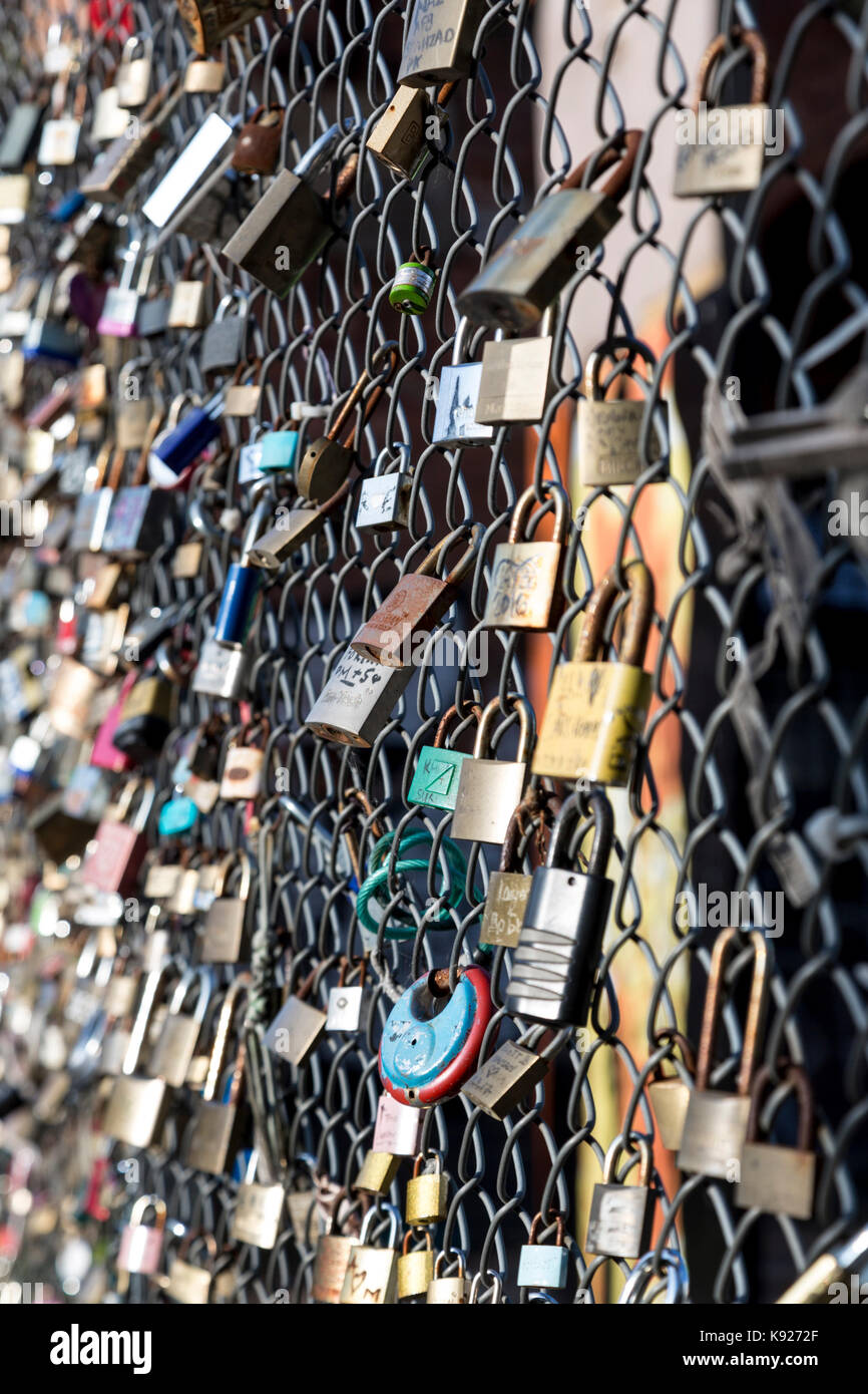 Hang the lock hi-res stock photography and images - Alamy