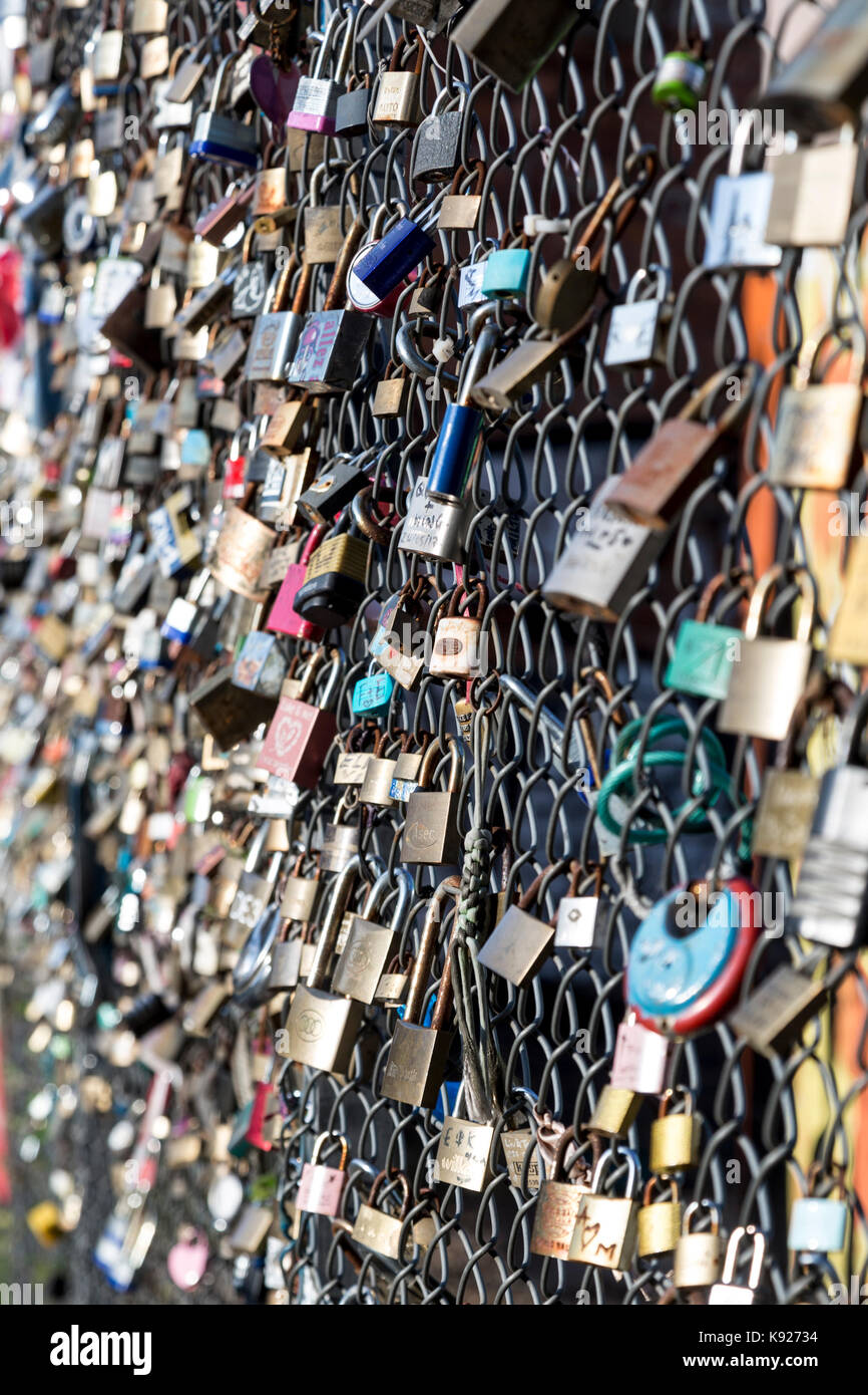 Net love hi-res stock photography and images - Alamy