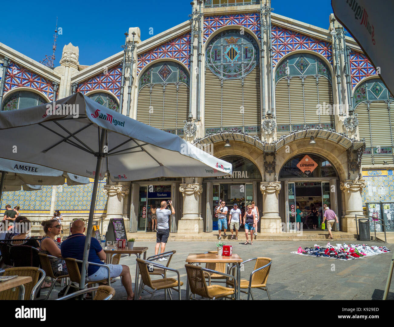Valencia central market tourists hi-res stock photography and images ...