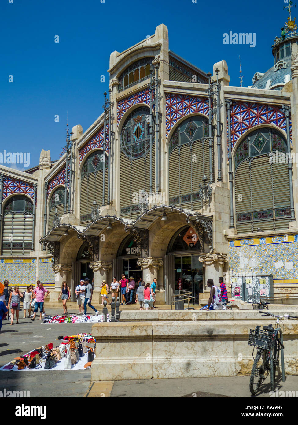 Exterior of the Central Market (Mercat Central / Mercado Central ...