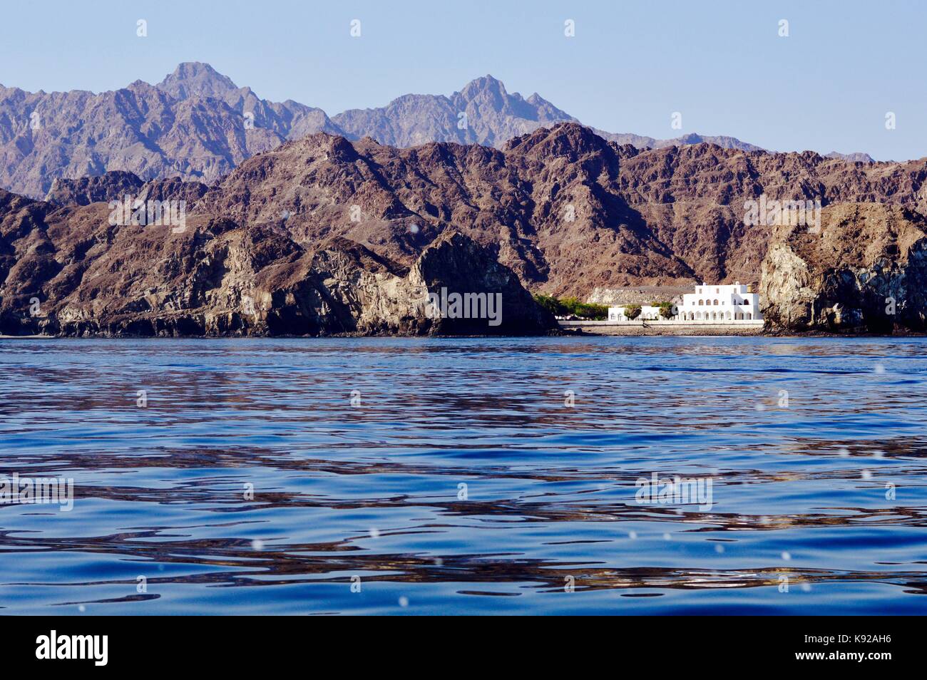 Ocean meets mountains hi-res stock photography and images - Alamy