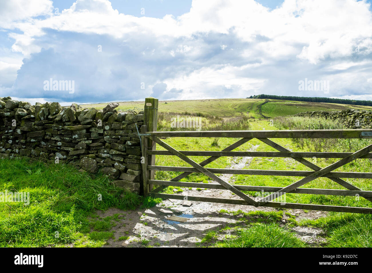 Gated wall hi-res stock photography and images - Alamy