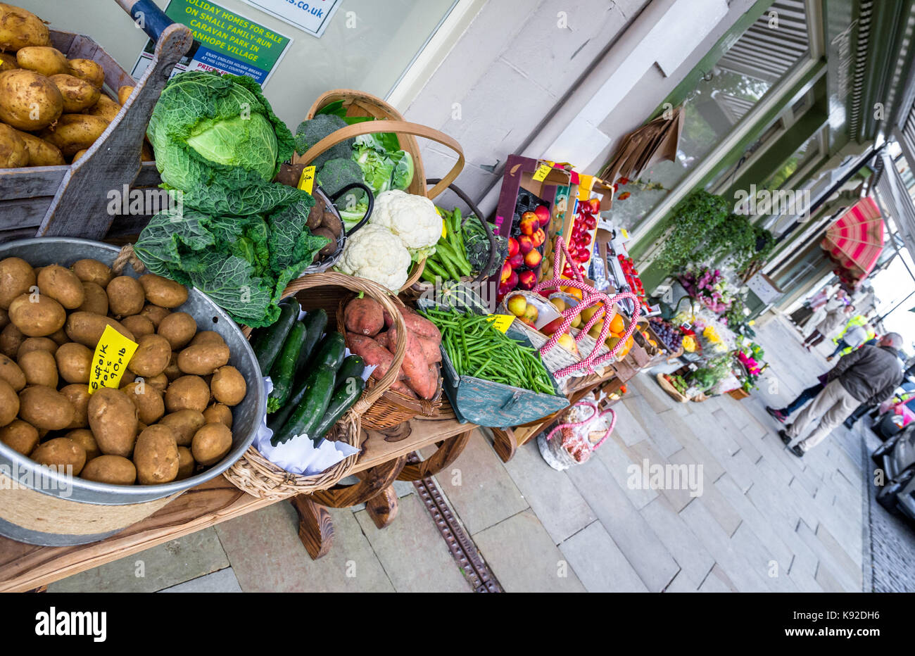 Fruit and vegatable stall hi-res stock photography and images - Alamy