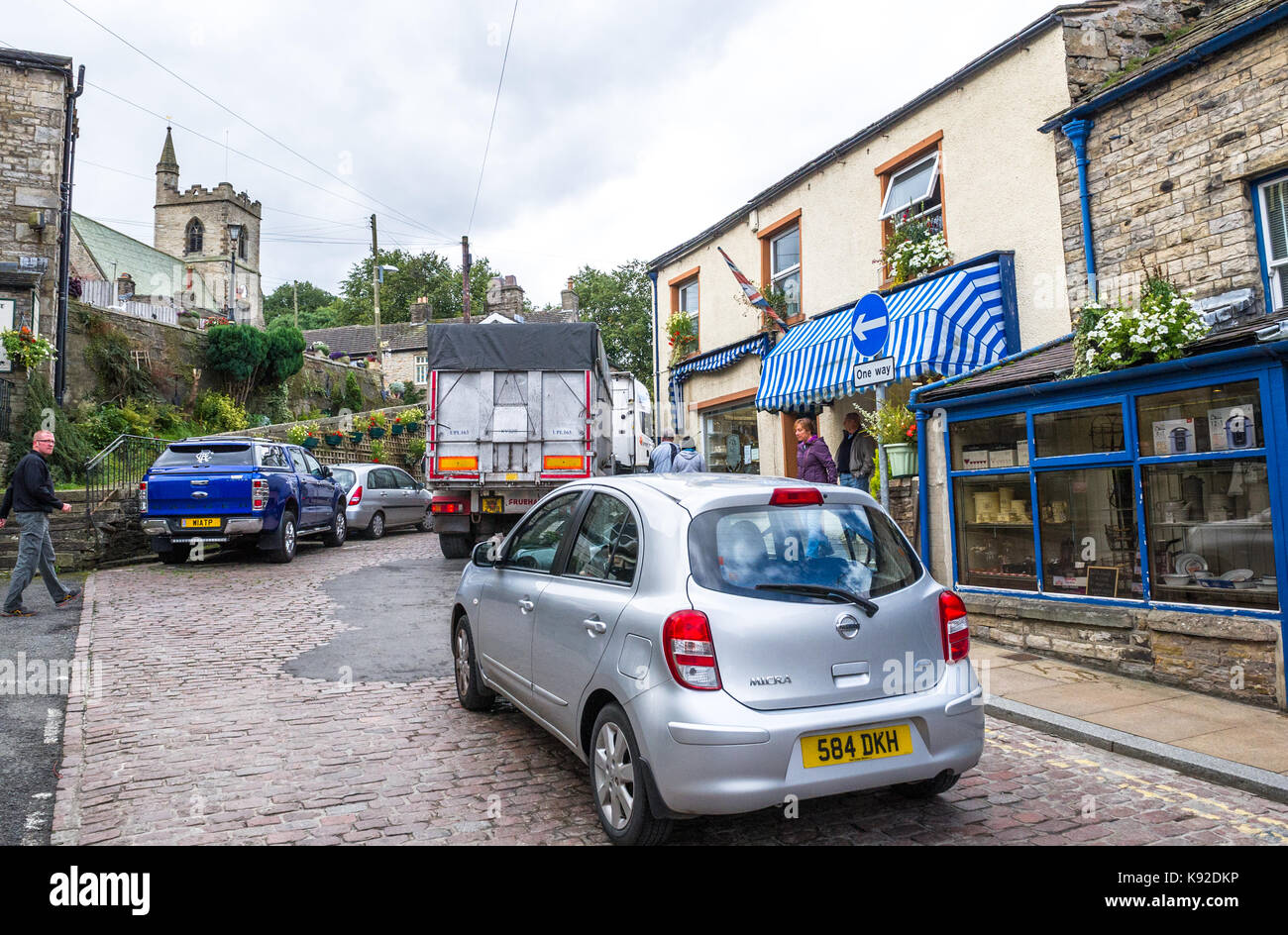 The narrow and traffic congested streets of Hawes,Yorkshire Stock Photo ...
