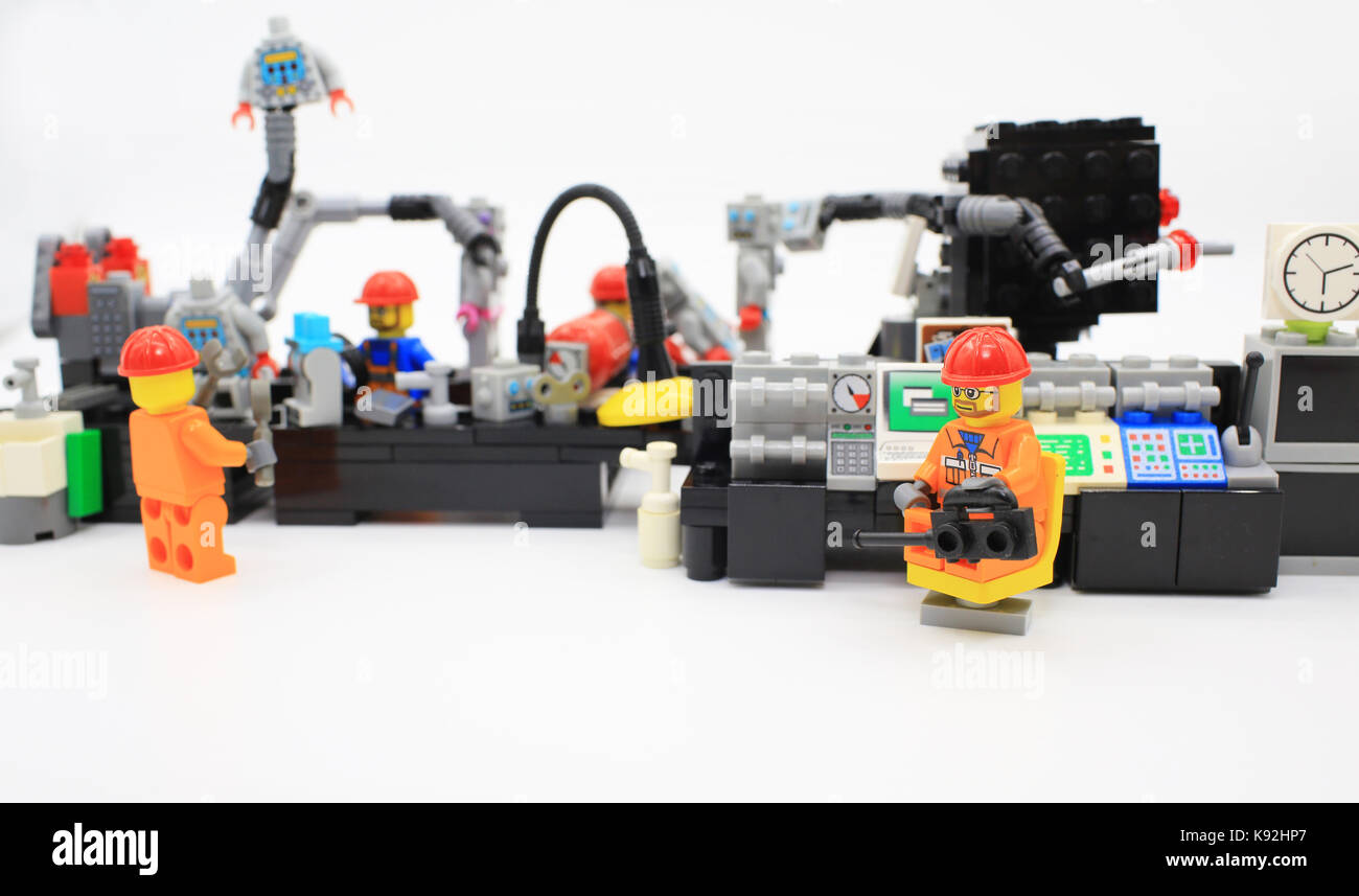 Robot assembly line hi-res stock photography and images - Alamy