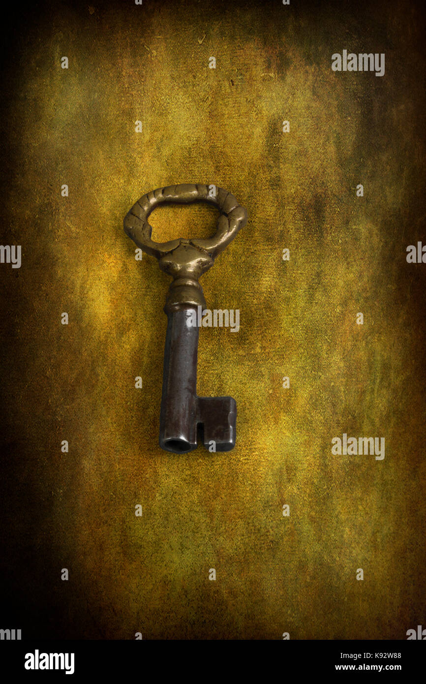 Vertical shot weathered metal hi-res stock photography and images - Alamy