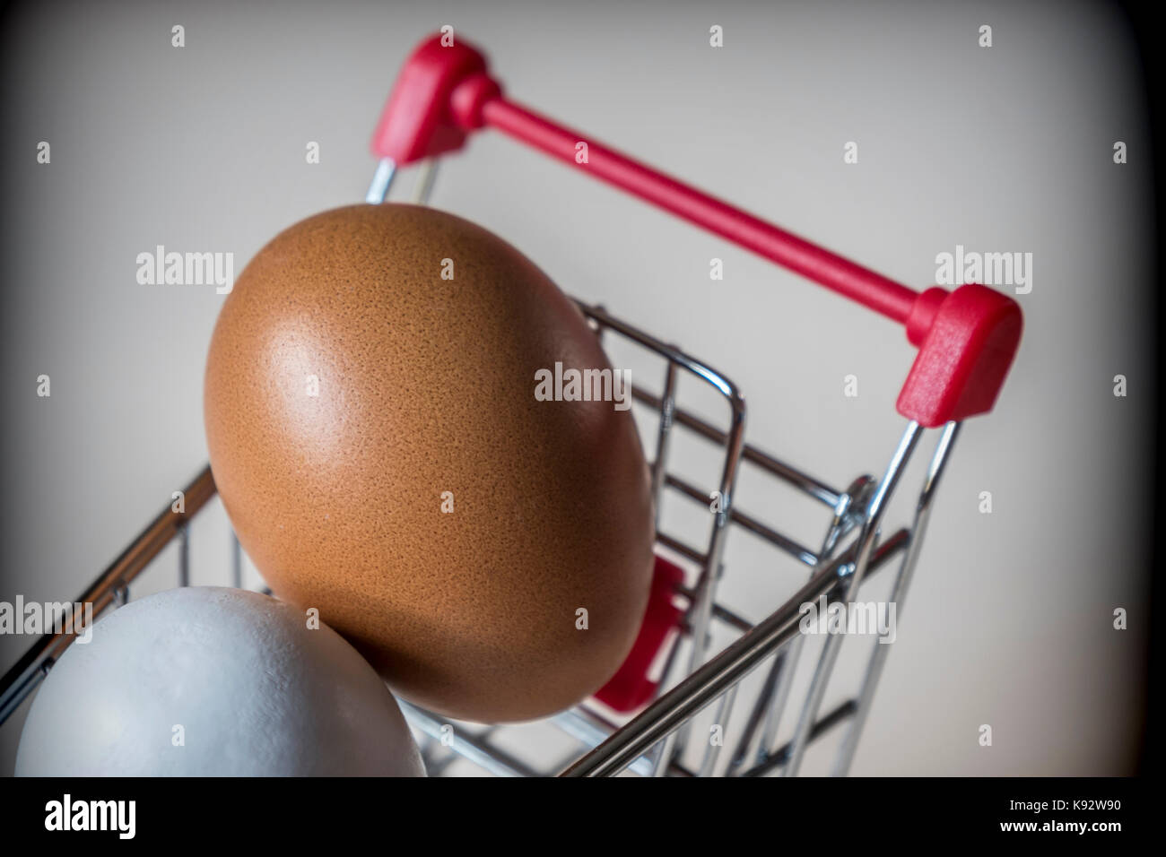 Chicken supermarket trolley hi-res stock photography and images - Alamy