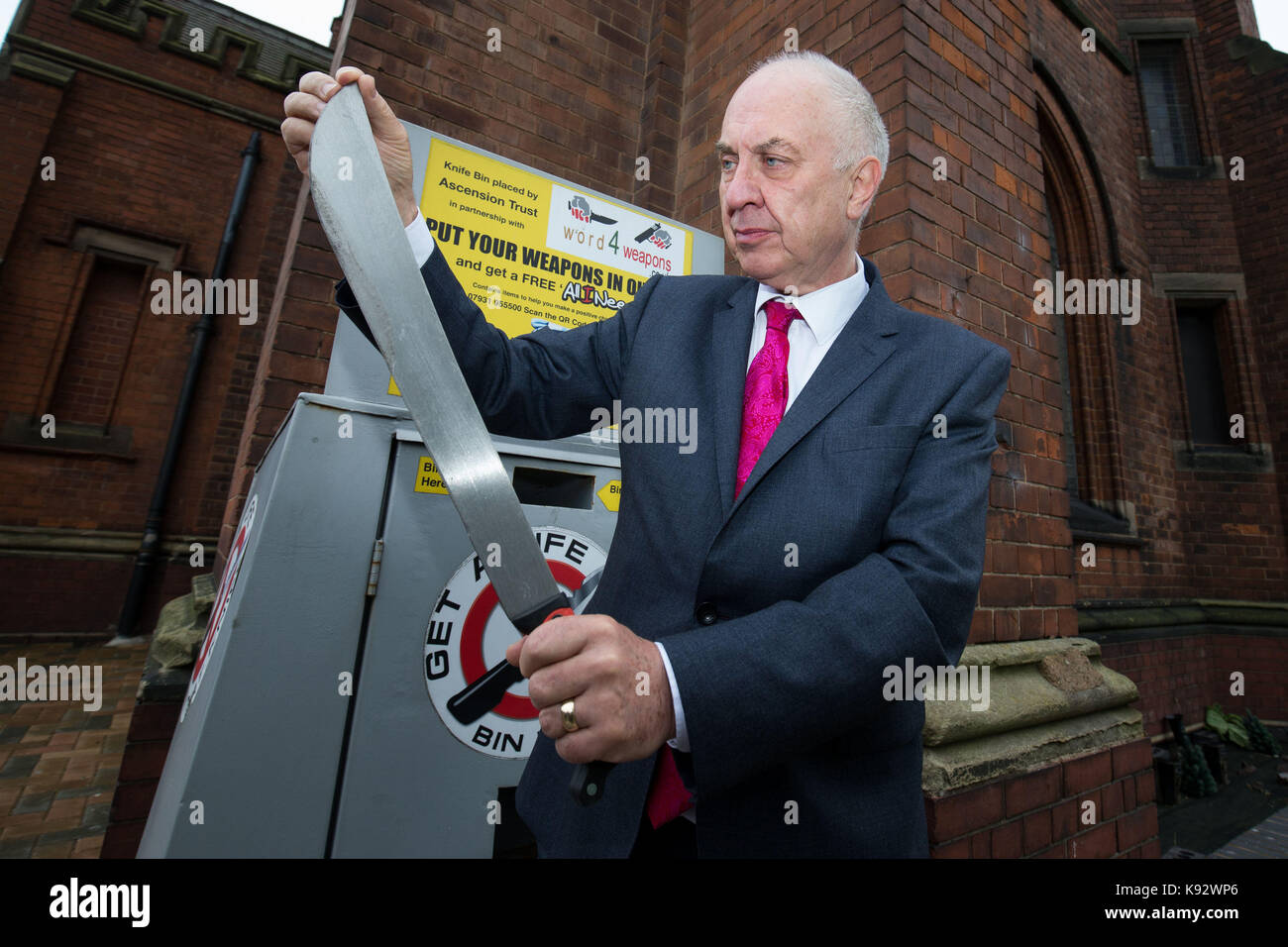 Regions knife surrender bins hi-res stock photography and images - Alamy