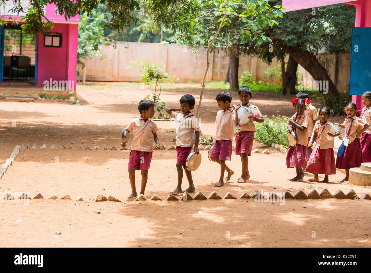 Primary school lunch queue hi-res stock photography and images - Alamy