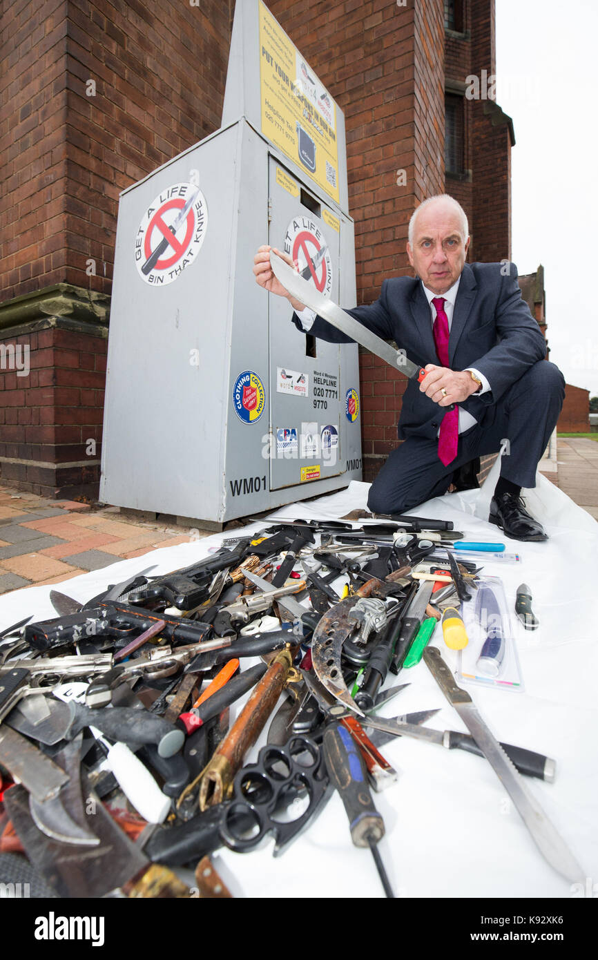 Regions knife surrender bins hi-res stock photography and images - Alamy