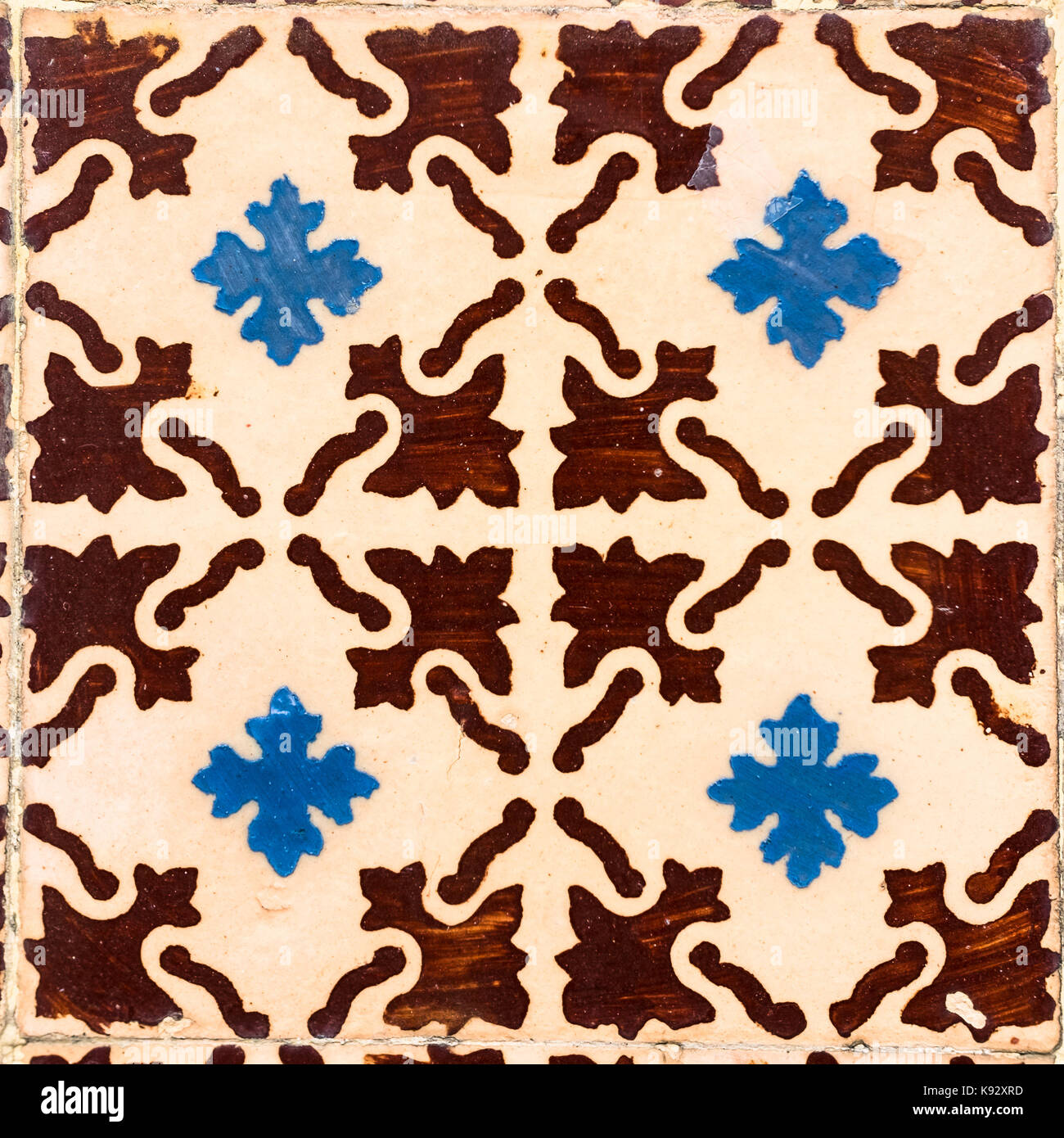Captures of real Portuguese tiles while I walk along the streets of ...