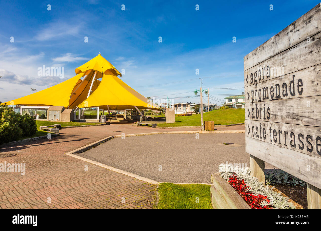 Yellow tent hi-res stock photography and images - Alamy