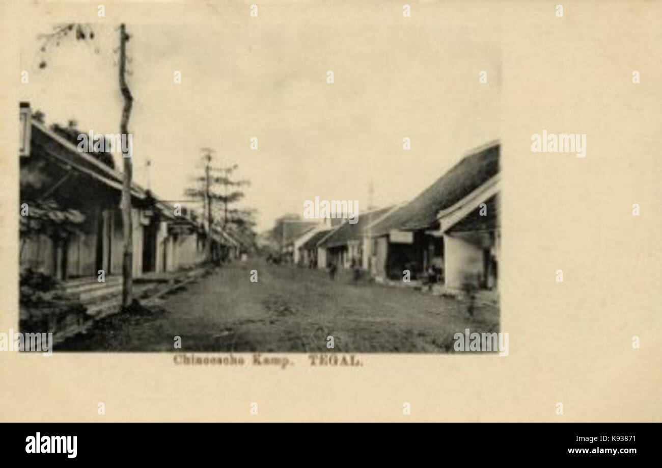 KITLV 1405534 Chineesche Kamp Tegal 1895 1910 Stock Photo - Alamy