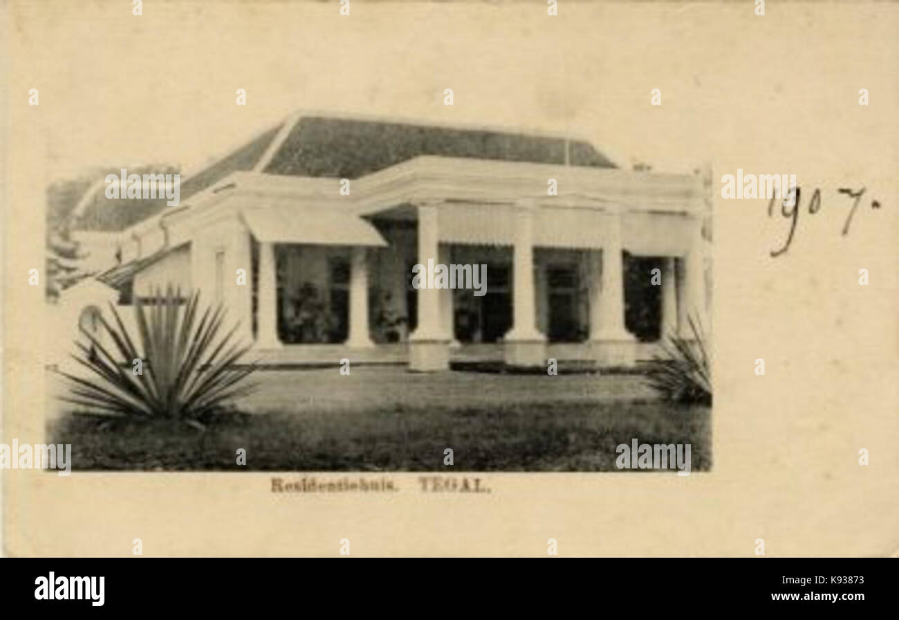 KITLV 1405535 Residentiehuis Tegal 1895 1907 Stock Photo - Alamy