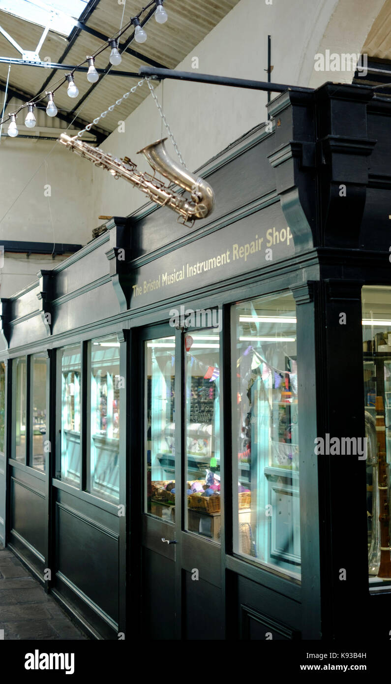 Musical instrument shop hi-res stock photography and images - Alamy