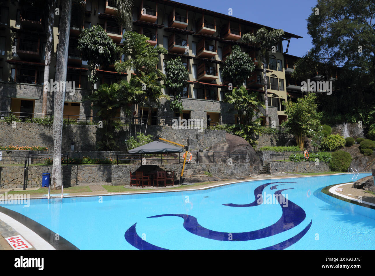 Kandy swimming pool hi-res stock photography and images - Alamy