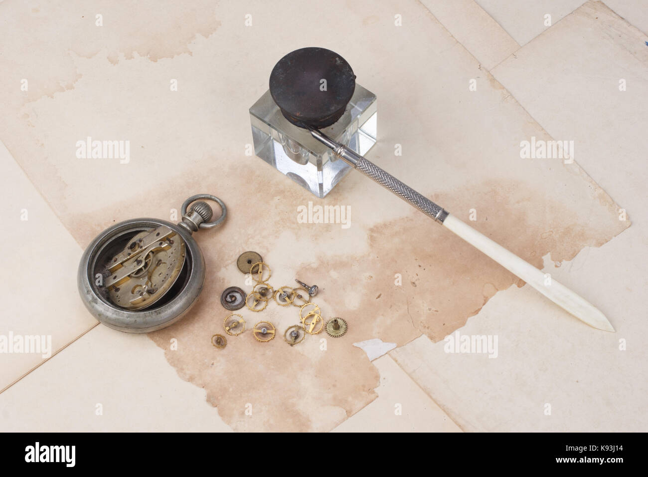 Broken pen hi-res stock photography and images - Alamy