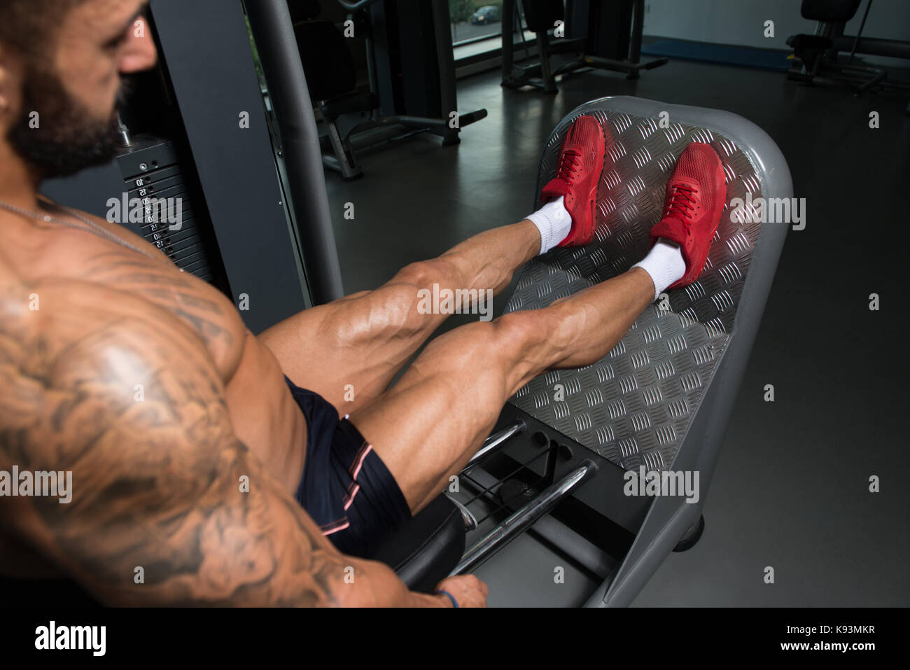 Man Doing Leg With Machine In Gym - Leg Exercises Stock Photo - Alamy