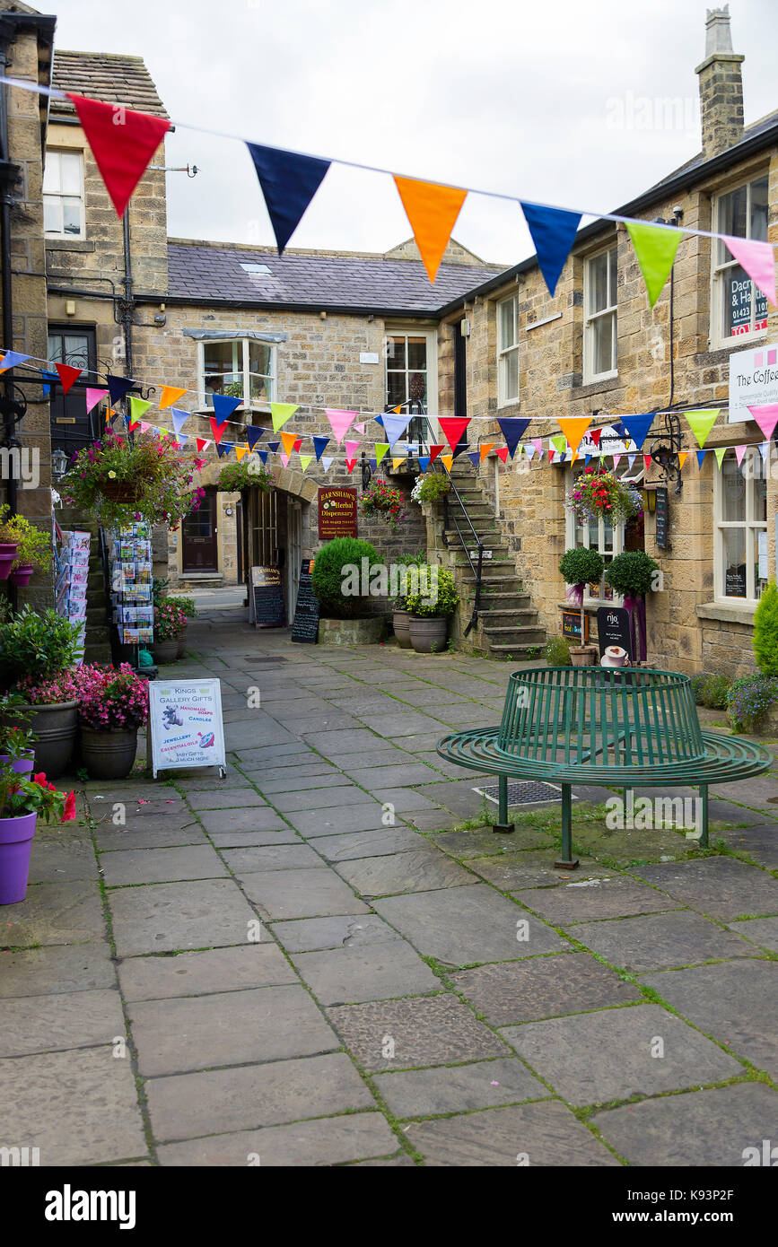 Kings Court Courtyard Shopping off The High Street in Pateley Bridge ...