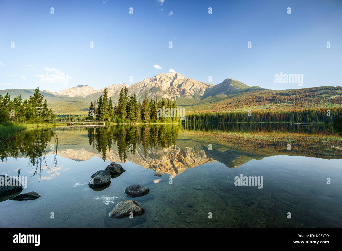 Pyramid lake canada hi-res stock photography and images - Alamy