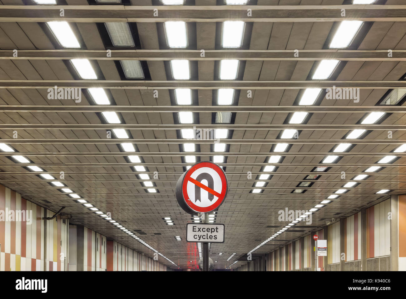 Underpass sign hi-res stock photography and images - Alamy