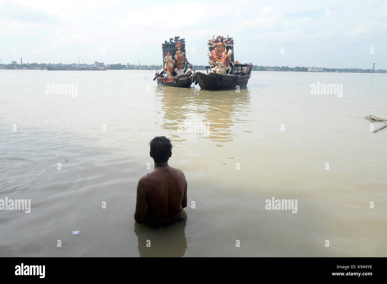 Kolkata, India. 21st Sep, 2017. Man watches the Durga Idols on boat for ...