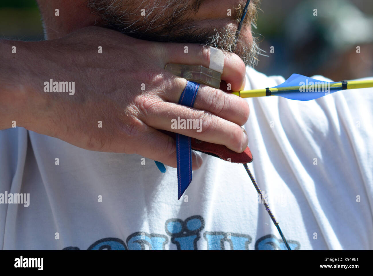 Bow and arrow entertainment hi-res stock photography and images - Alamy