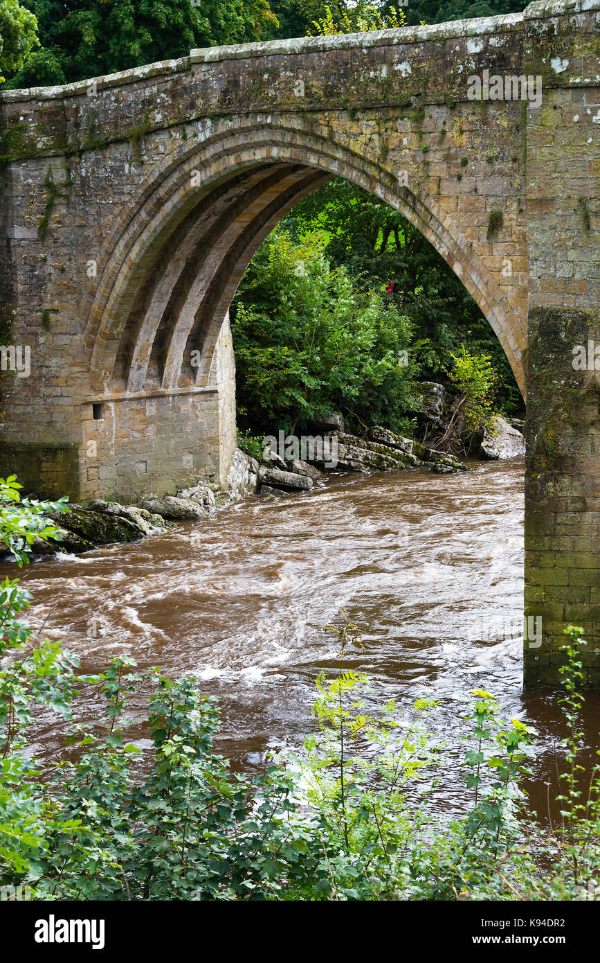 The Old Stone Devils Bridge over The River Lune in Kirkby Lonsdale ...