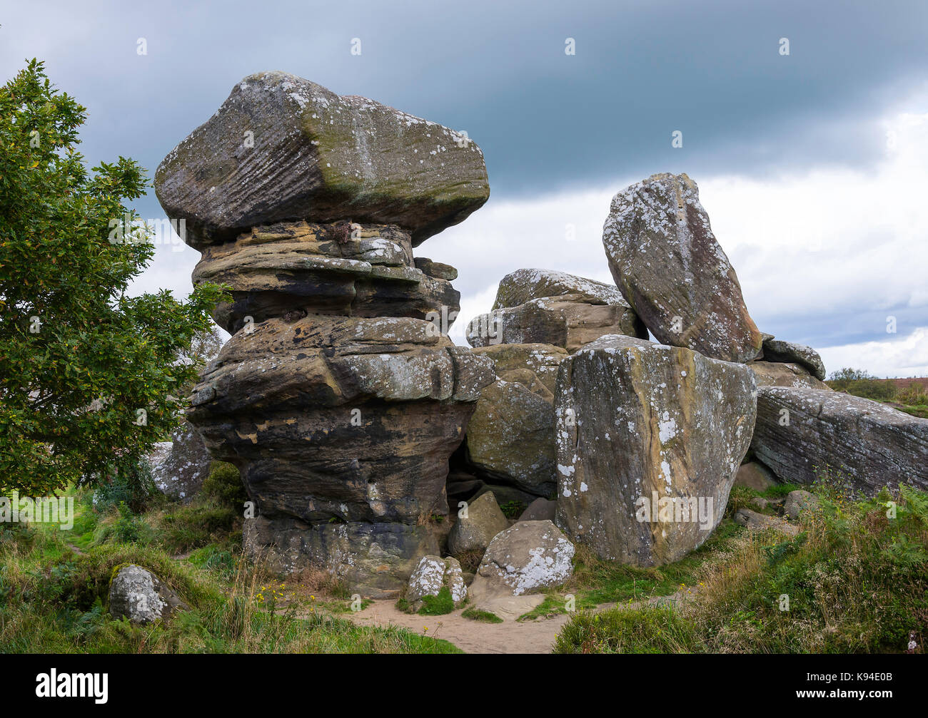 Beautiful Balancing Rock Formations at Brimham Rocks near Pateley ...