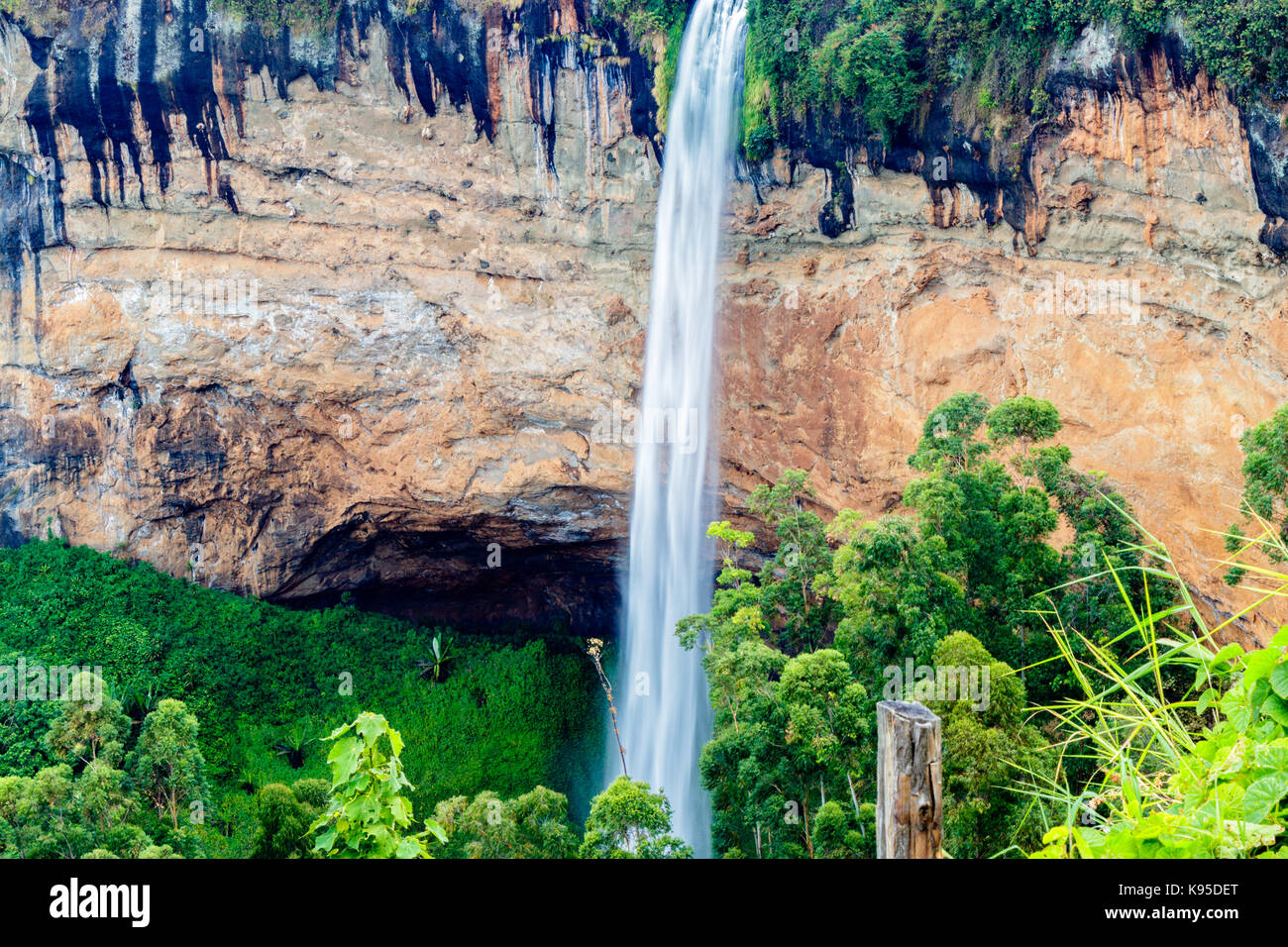 Jinja waterfall hi-res stock photography and images - Alamy