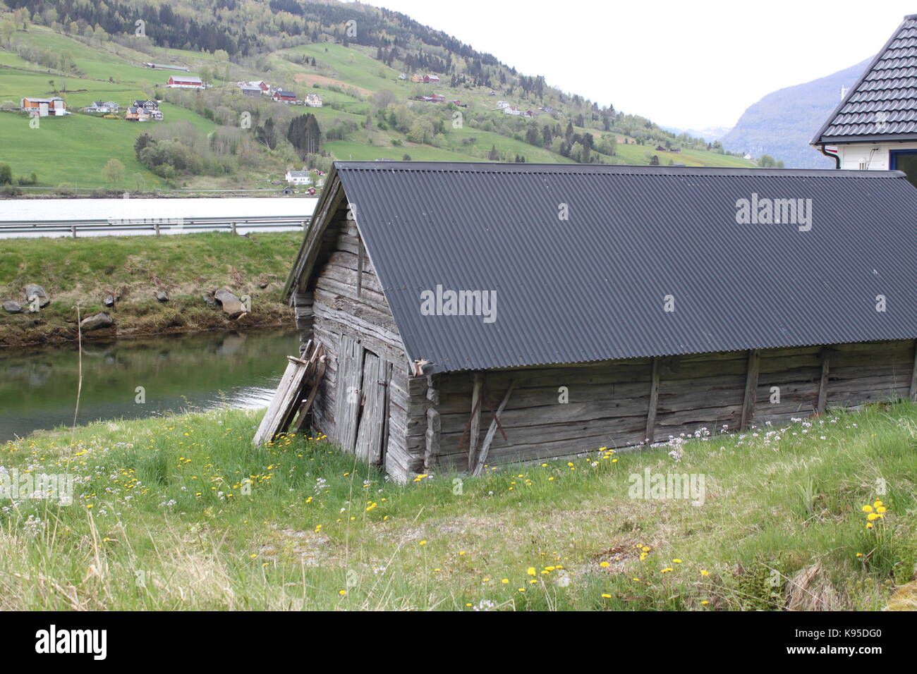 Old wooden sleigh hi-res stock photography and images - Alamy