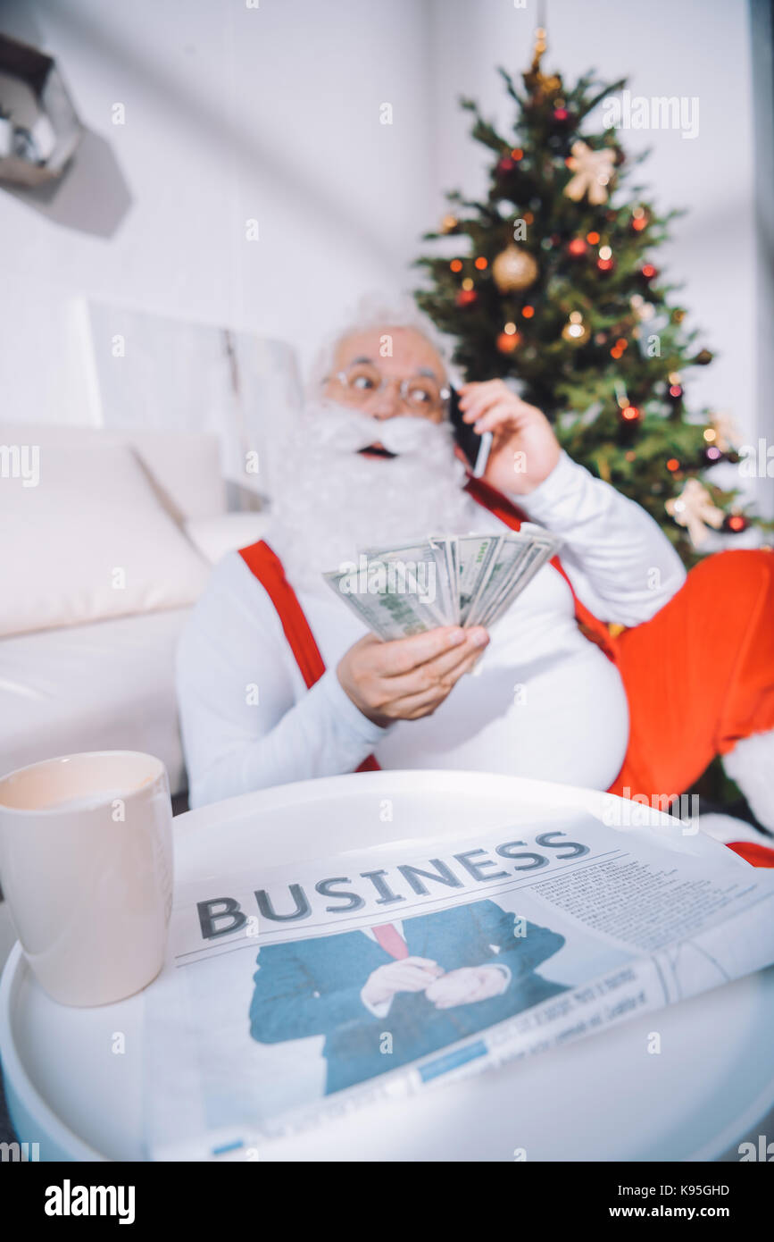 Money conversation hi-res stock photography and images - Alamy