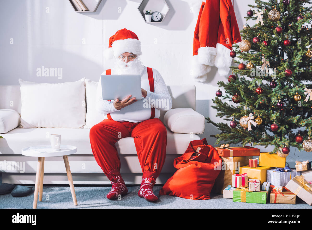 santa claus using laptop Stock Photo - Alamy