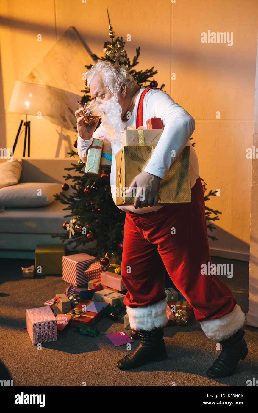 bad santa drinking whiskey Stock Photo - Alamy