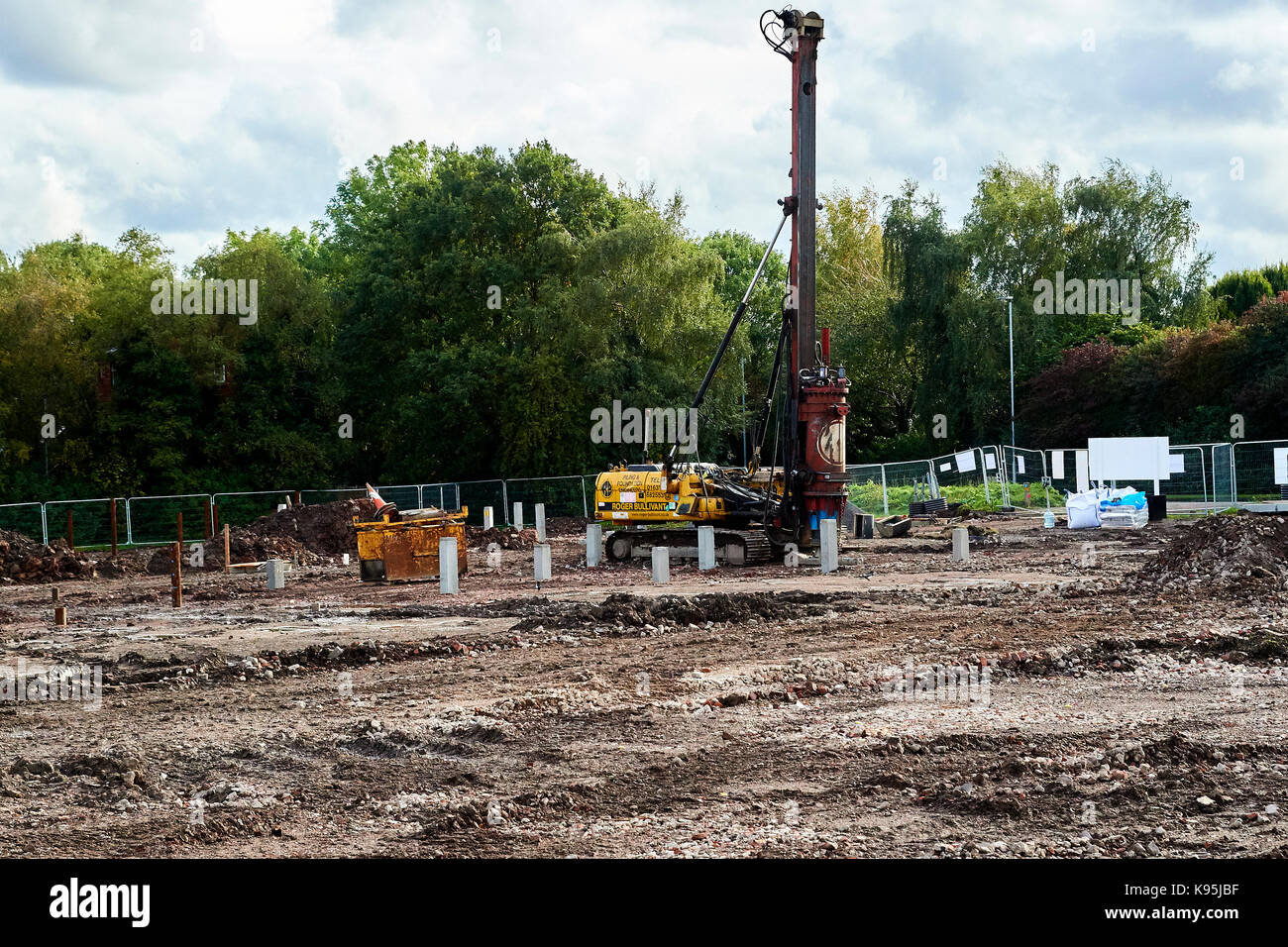 Pile driving hi-res stock photography and images - Alamy