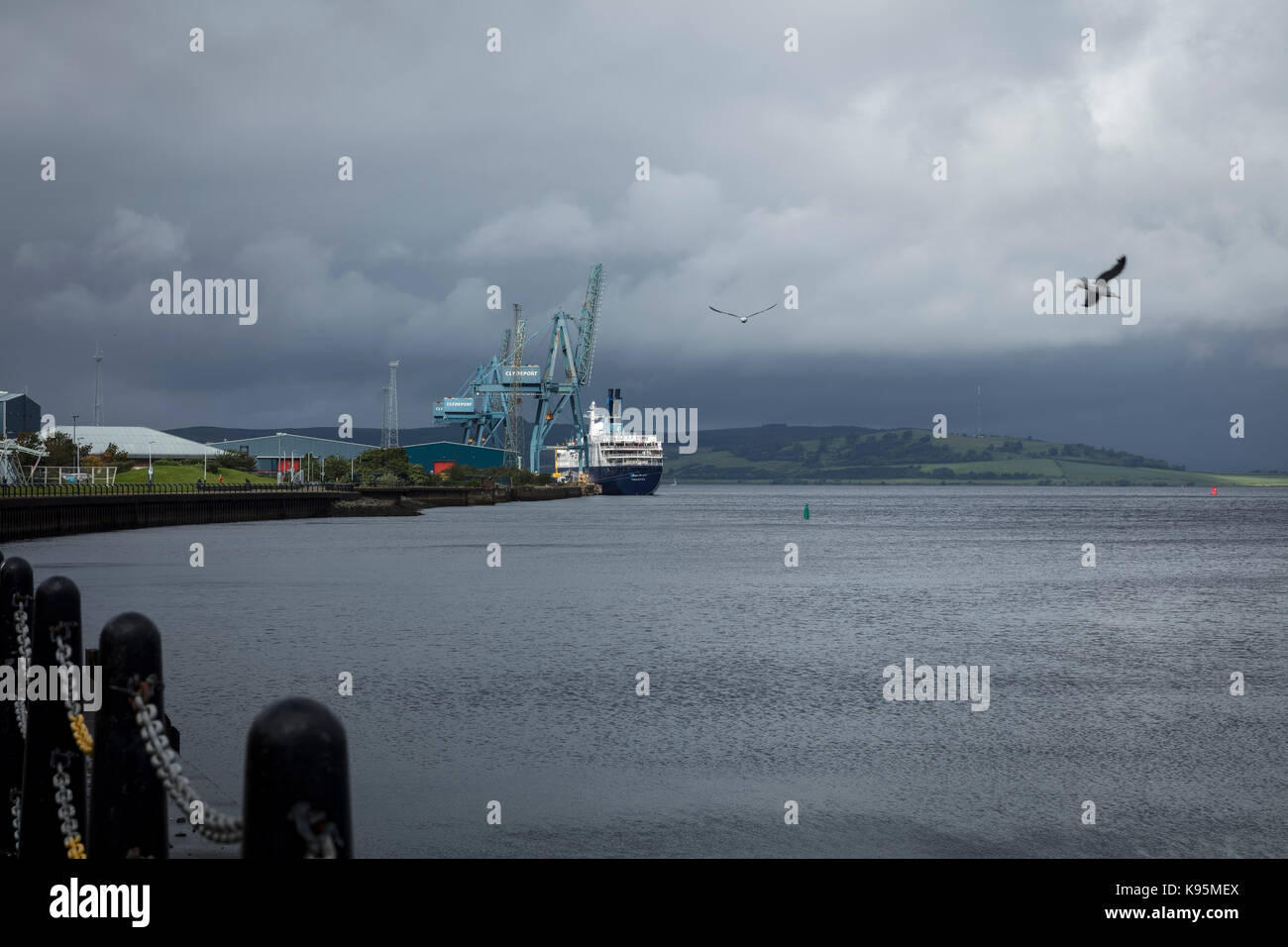 Cruise Ship on the River Clyde Stock Photo - Alamy