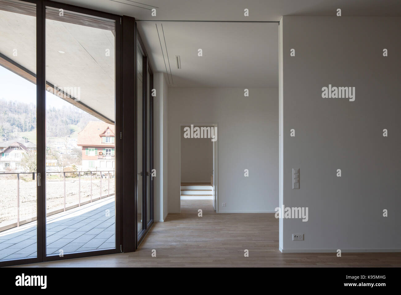 Full height windows hi-res stock photography and images - Alamy