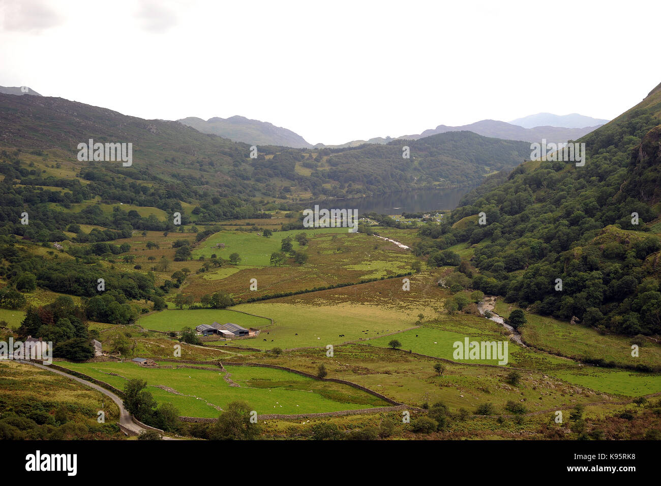 Llyn gwynant snowdonia gwynedd north wales uk water hi-res stock ...