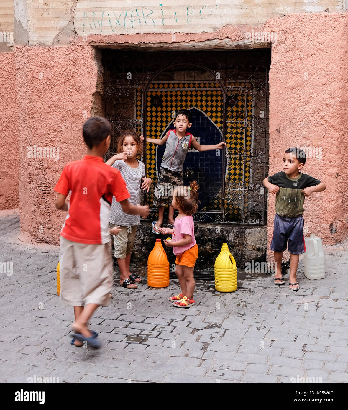 Morocco children playing hi-res stock photography and images - Alamy