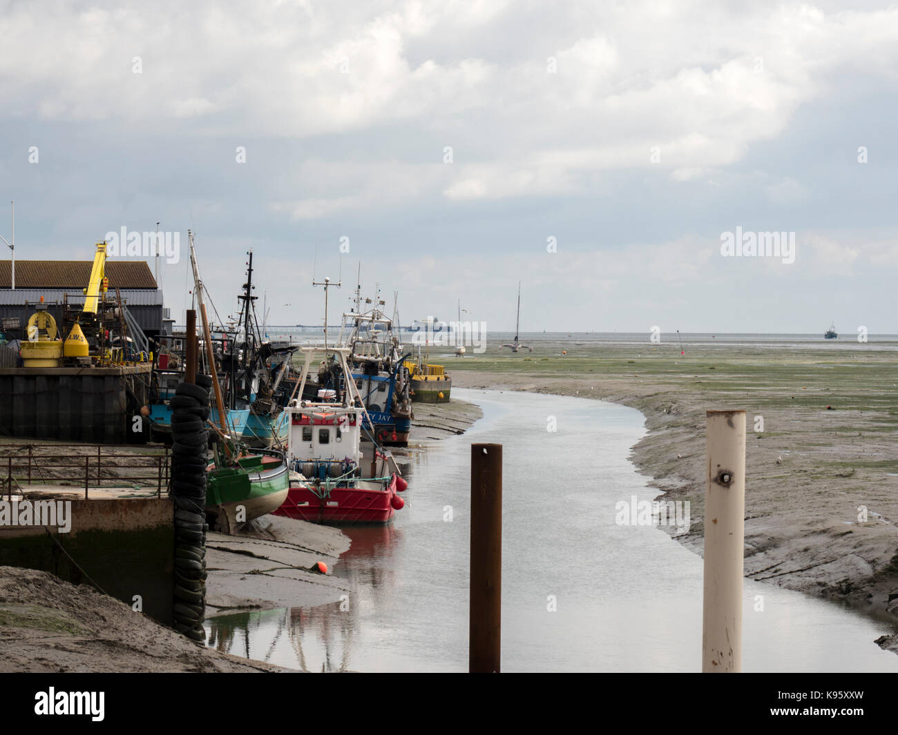 Leigh on sea southend fishing boats Stock Photo - Alamy